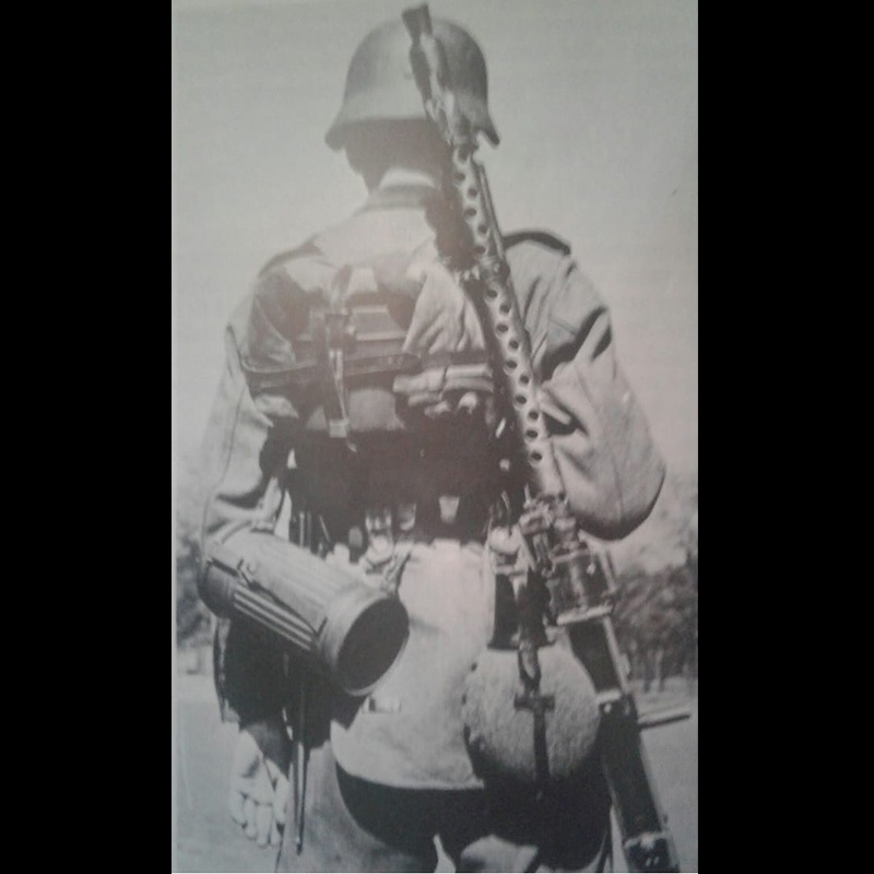 K465 – Conjunto de Máscara de Gás e Container Alemão Modelo M30 Completo – Schmidt Antiguidades ...